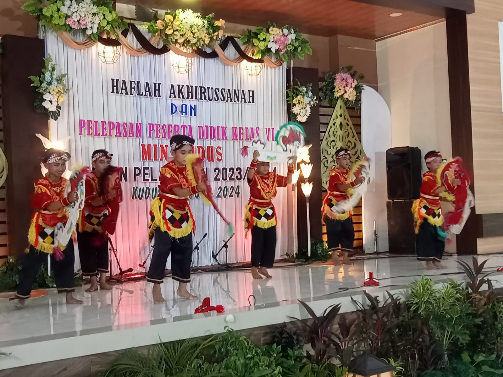 Meriahkan Acara Pelepasan 107 Siswa MIN Kudus Mulai Dari Pantomim ...